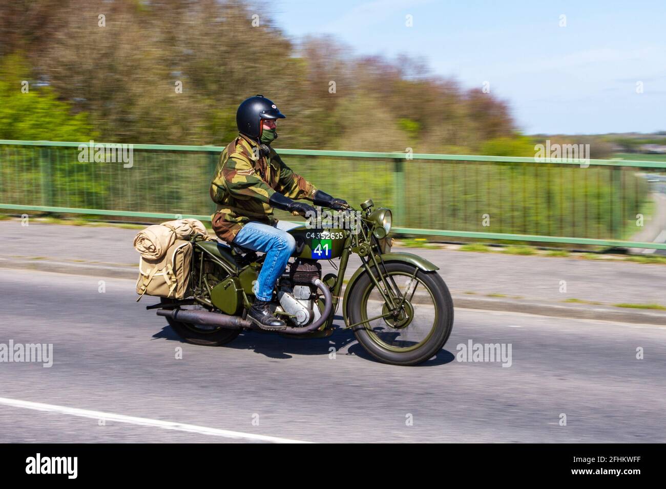 Tarnung motorrad bikerjacke -Fotos und -Bildmaterial in hoher Auflösung ...