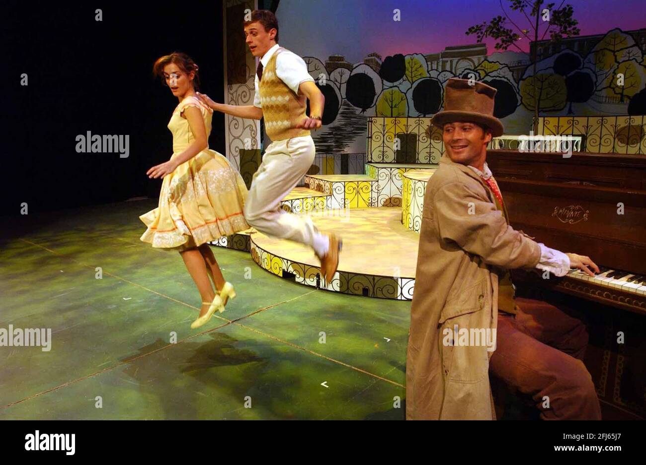 ROBERT GODFREY ALS TRAMP, ALAN MORRISSEY ALS TIMOTHY UND LAURA SANCHEZ ...