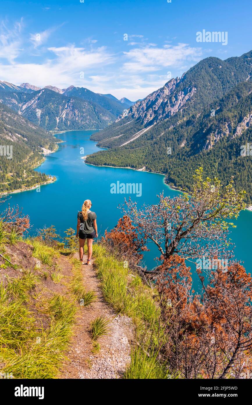 Wandern am Plansee, Berge mit See, Ammergauer Alpen, Bezirk Reutte ...