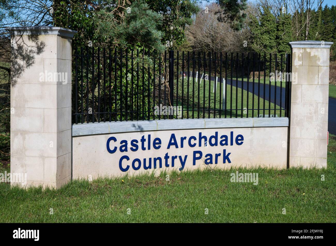 Haupteingang der burg archdale Stockfotos und -bilder Kaufen - Alamy