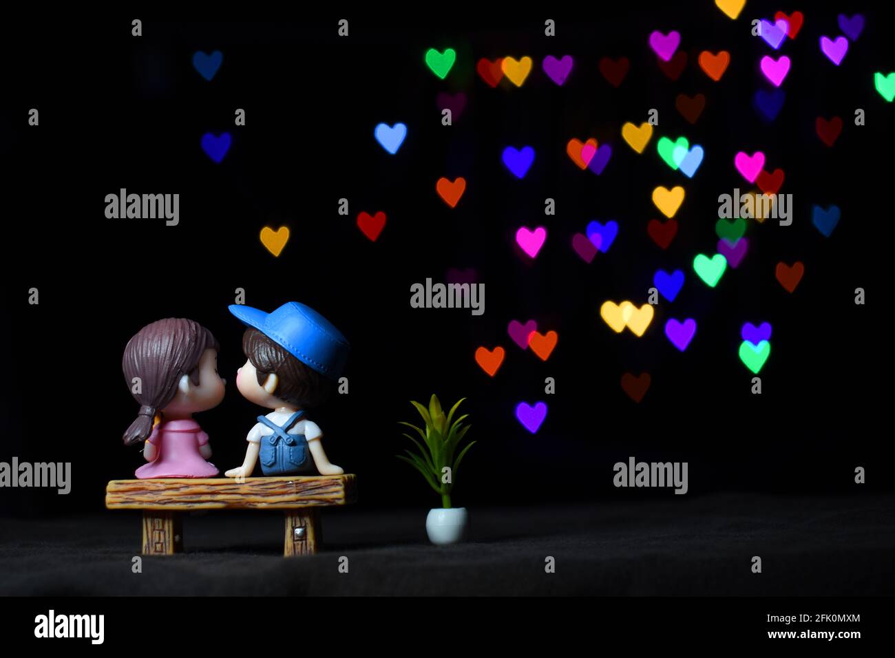 Mädchen malen auf der bank -Fotos und -Bildmaterial in hoher Auflösung ...