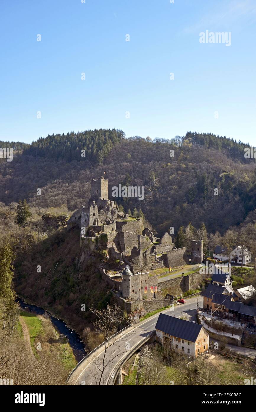 Die burgruinen von manderscheid -Fotos und -Bildmaterial in hoher ...