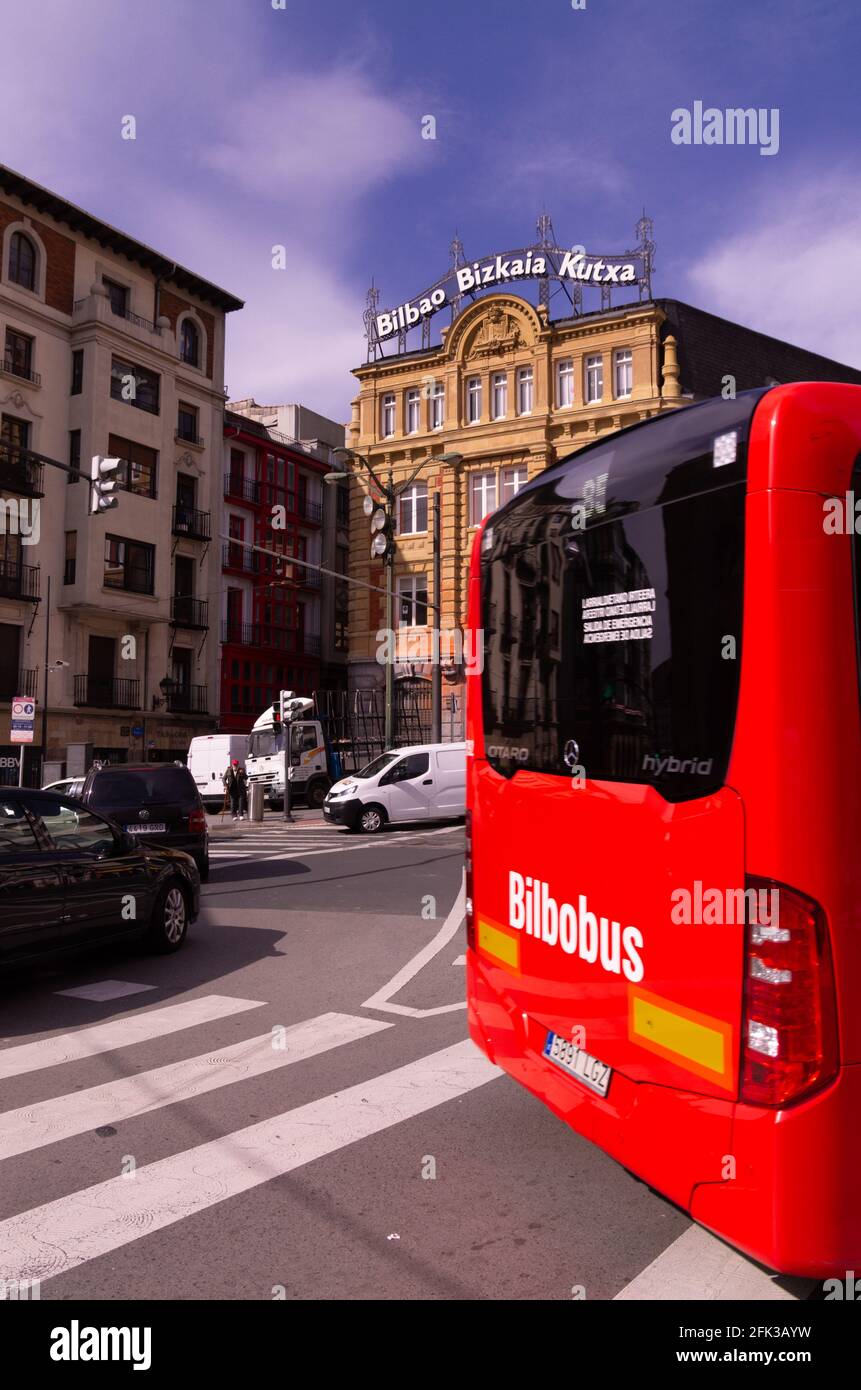 Roter busverkehr -Fotos und -Bildmaterial in hoher Auflösung – Alamy