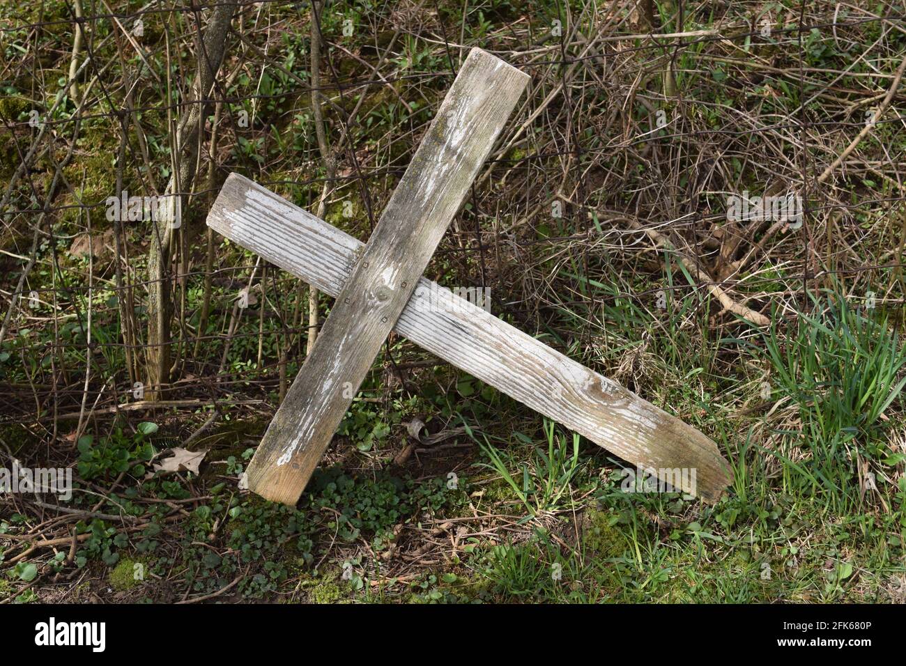 Kreuzkreuzung aus holz -Fotos und -Bildmaterial in hoher Auflösung – Alamy