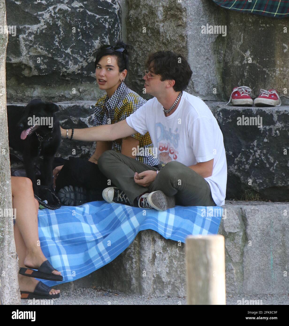 New York - NY - 20200718 - Dua Lipa hängt mit Freunden im Brooklyn ...