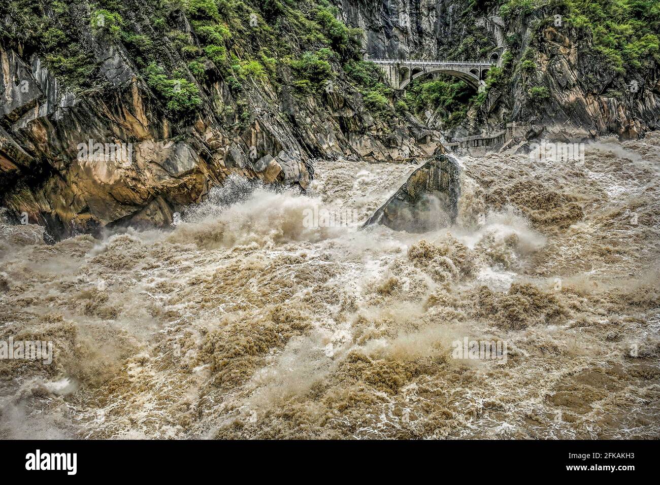 Tiger leaping gorge yangtze river -Fotos und -Bildmaterial in hoher ...