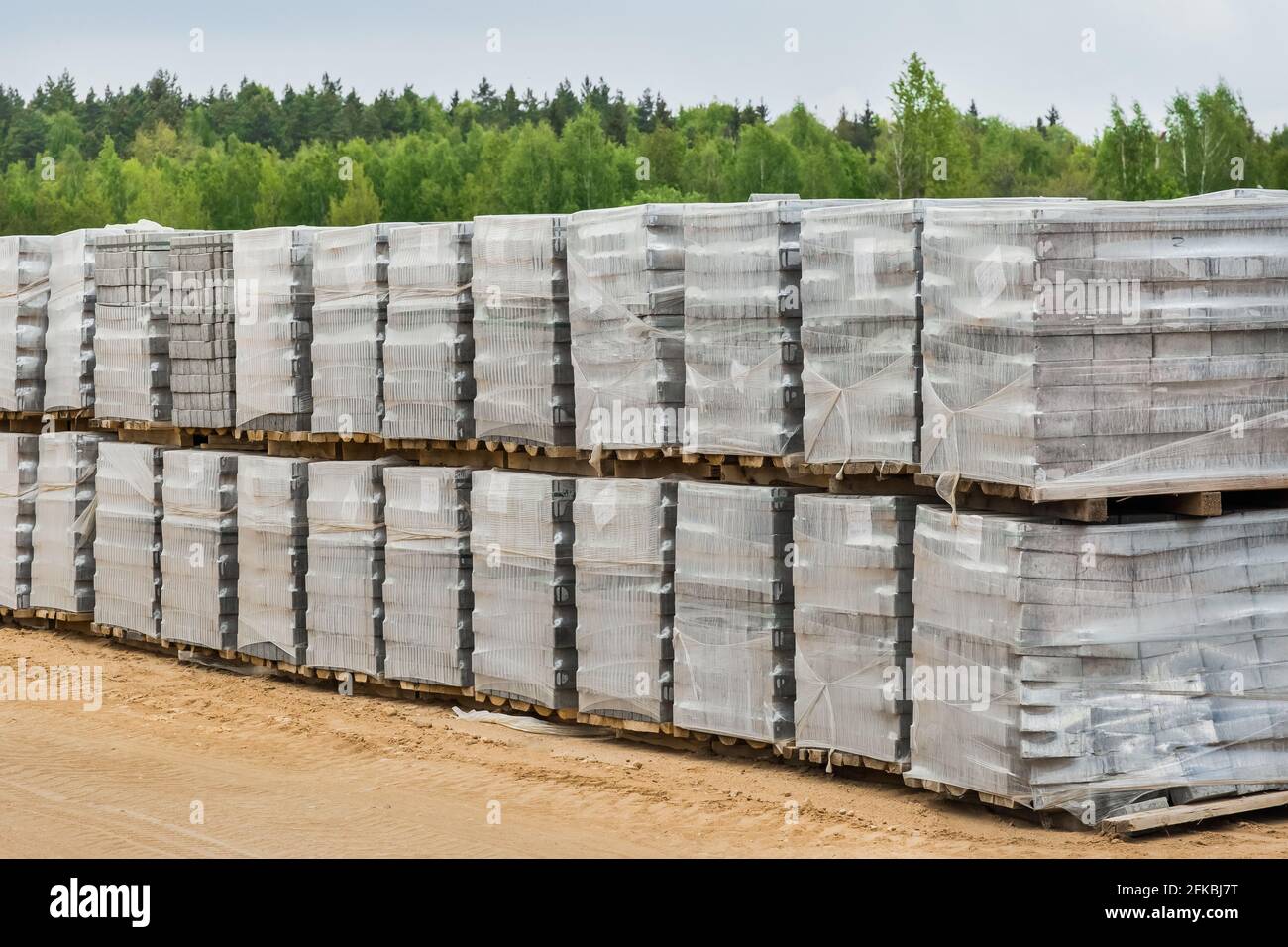 Großer Stapel von verpackten Steinplatten Industriematerial auf ...