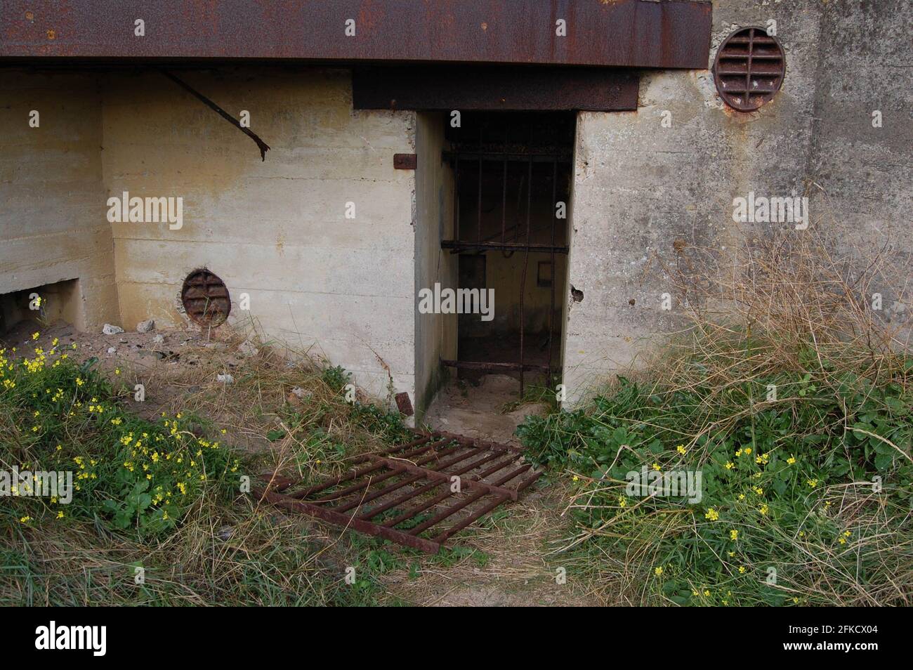 Eingang eines bunkers -Fotos und -Bildmaterial in hoher Auflösung – Alamy