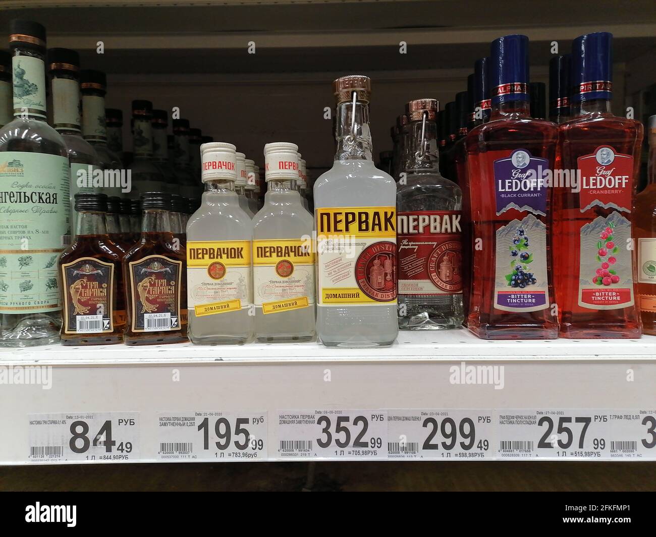 Russisch getränk -Fotos und -Bildmaterial in hoher Auflösung – Alamy