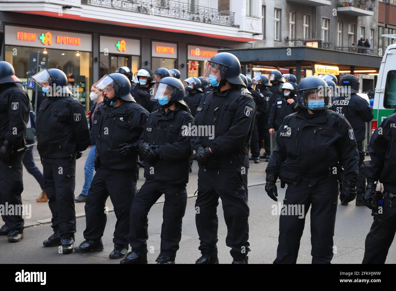 Deutschland polizeiuniform blau -Fotos und -Bildmaterial in hoher ...