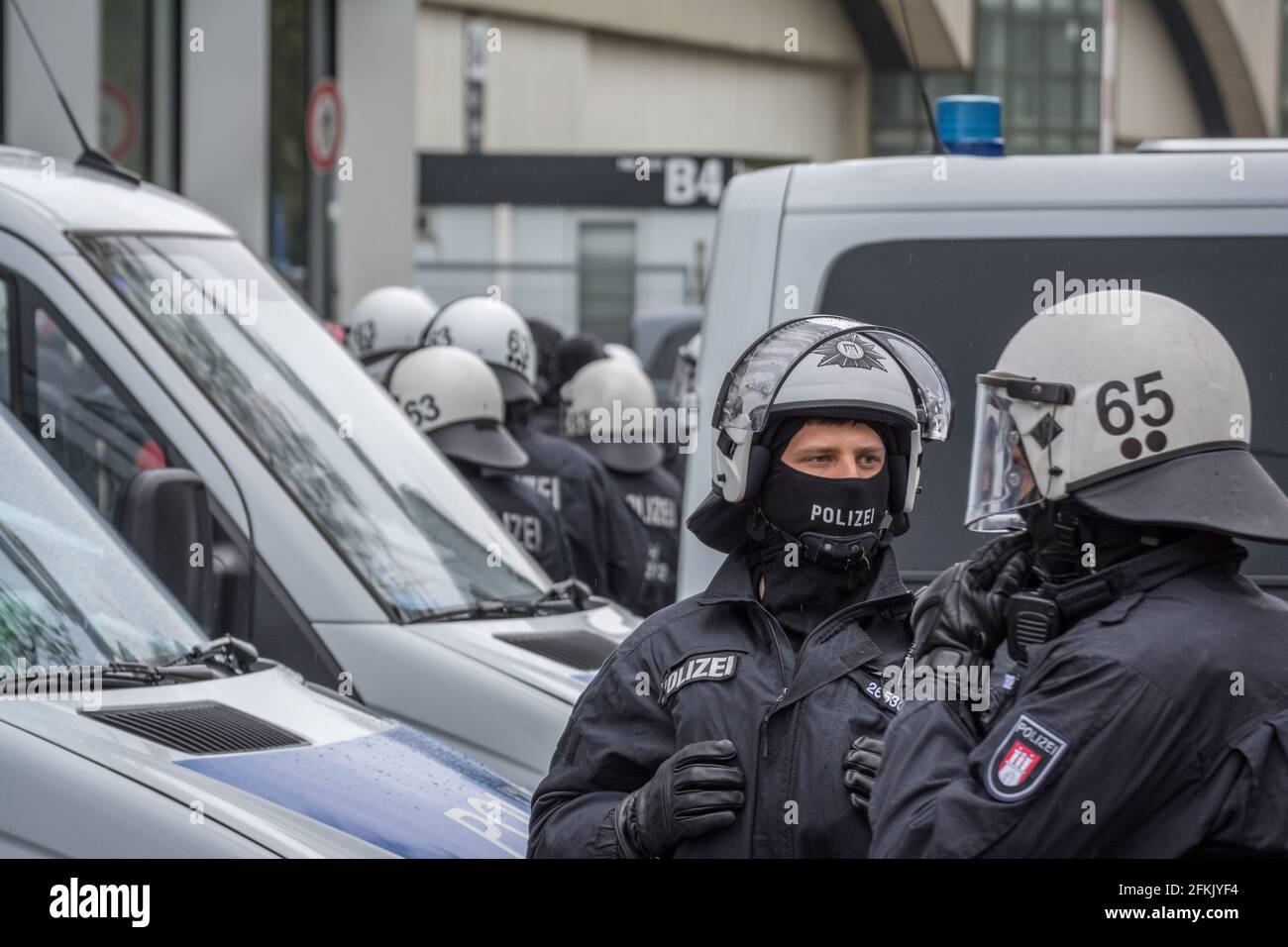 Deutsche polizei uniform -Fotos und -Bildmaterial in hoher Auflösung ...