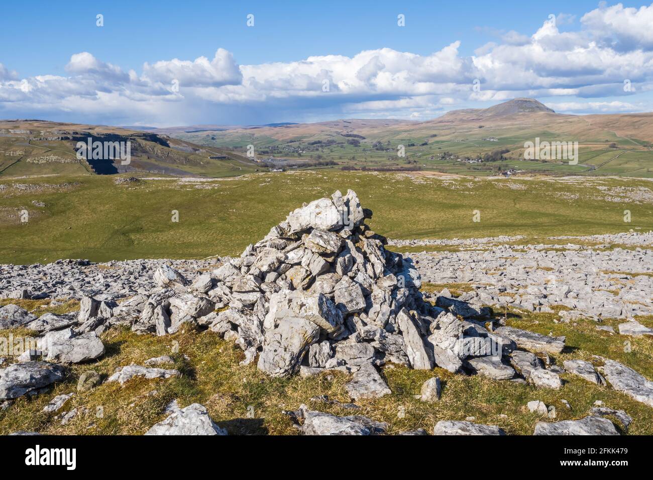 Der Gipfel des Smearsett Scar liegt östlich eines kilometerlangen ...
