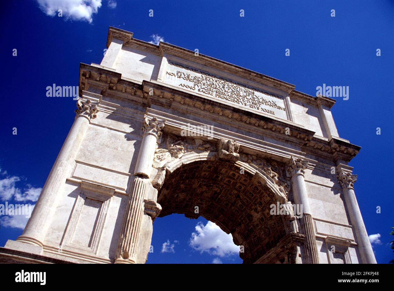 Titusbogen im forum romanum -Fotos und -Bildmaterial in hoher Auflösung ...