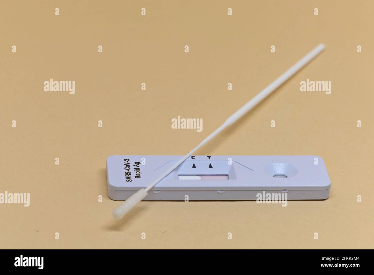 COVID-19 schneller Selbsttest Stockfotografie - Alamy