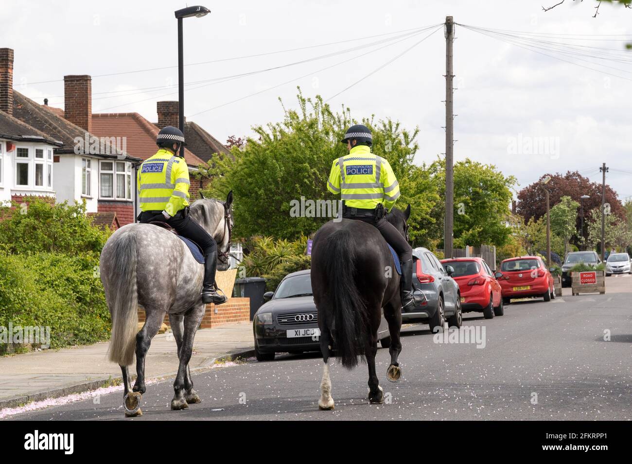 Berittene polizisten auf patrouille -Fotos und -Bildmaterial in hoher ...
