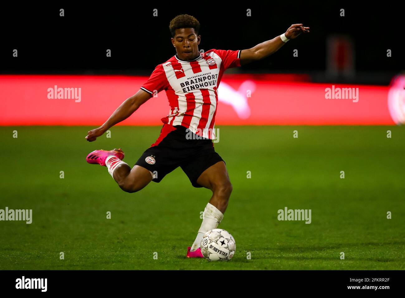 EINDHOVEN, NIEDERLANDE - 3. MAI: Shurandy Sambo vom PSV U23 während des ...