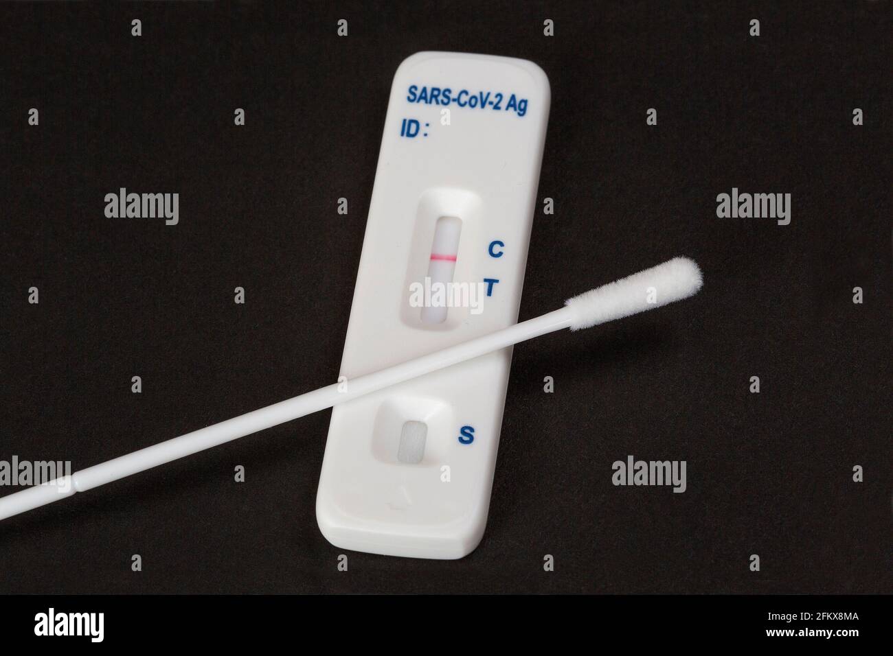 Sars cov 2 testkit -Fotos und -Bildmaterial in hoher Auflösung - Seite ...
