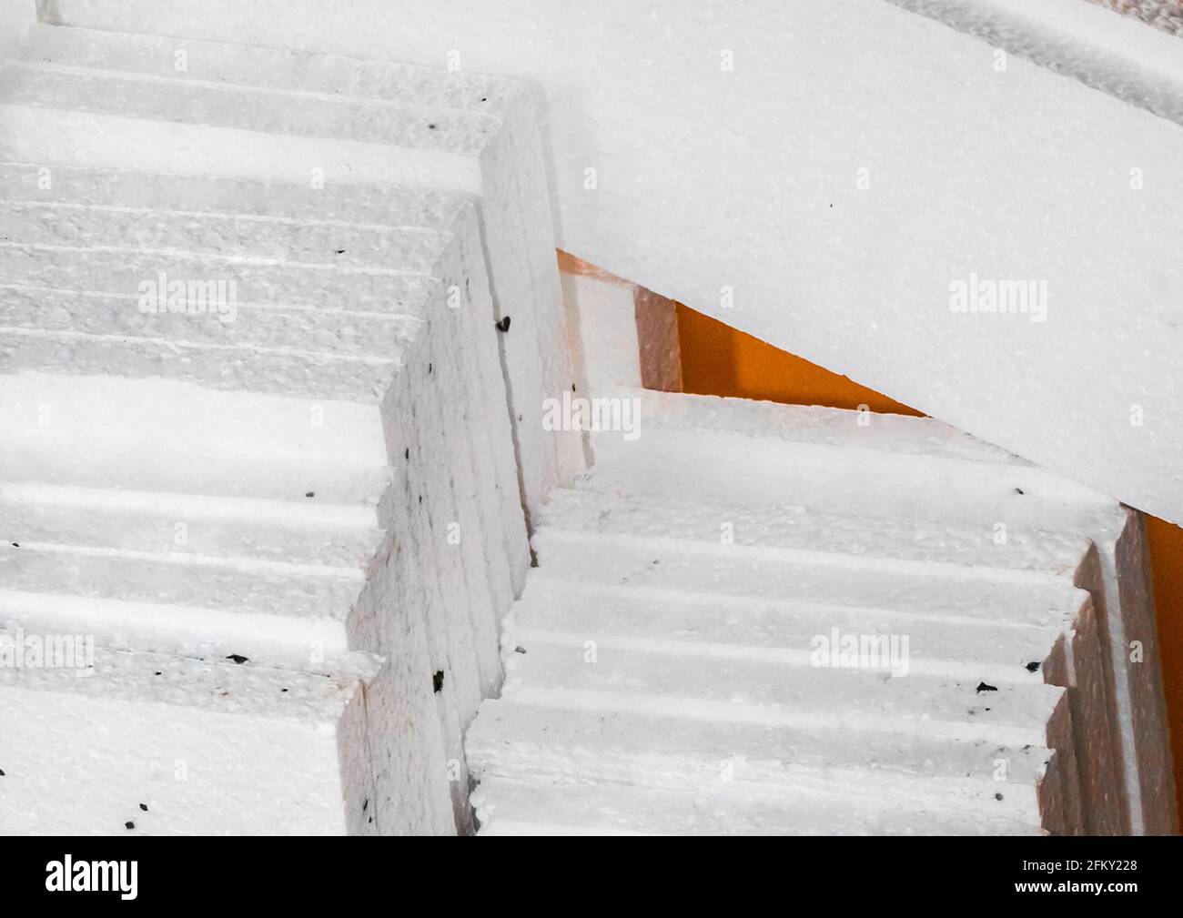 Polystyrene packaging material -Fotos und -Bildmaterial in hoher ...