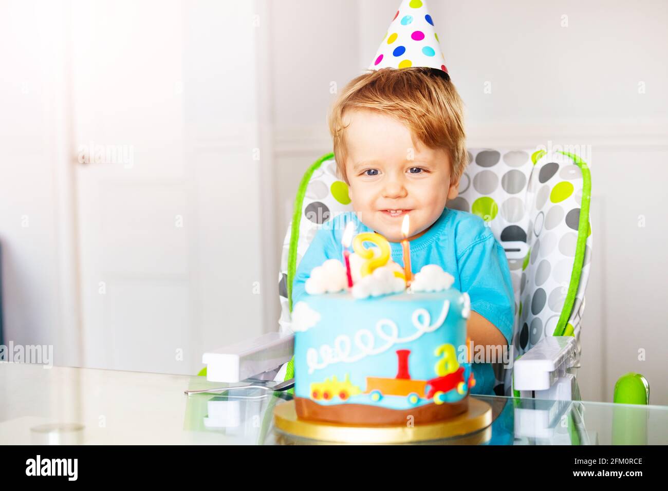 Alles gute zum geburtstagstorte mit kerze -Fotos und -Bildmaterial in ...