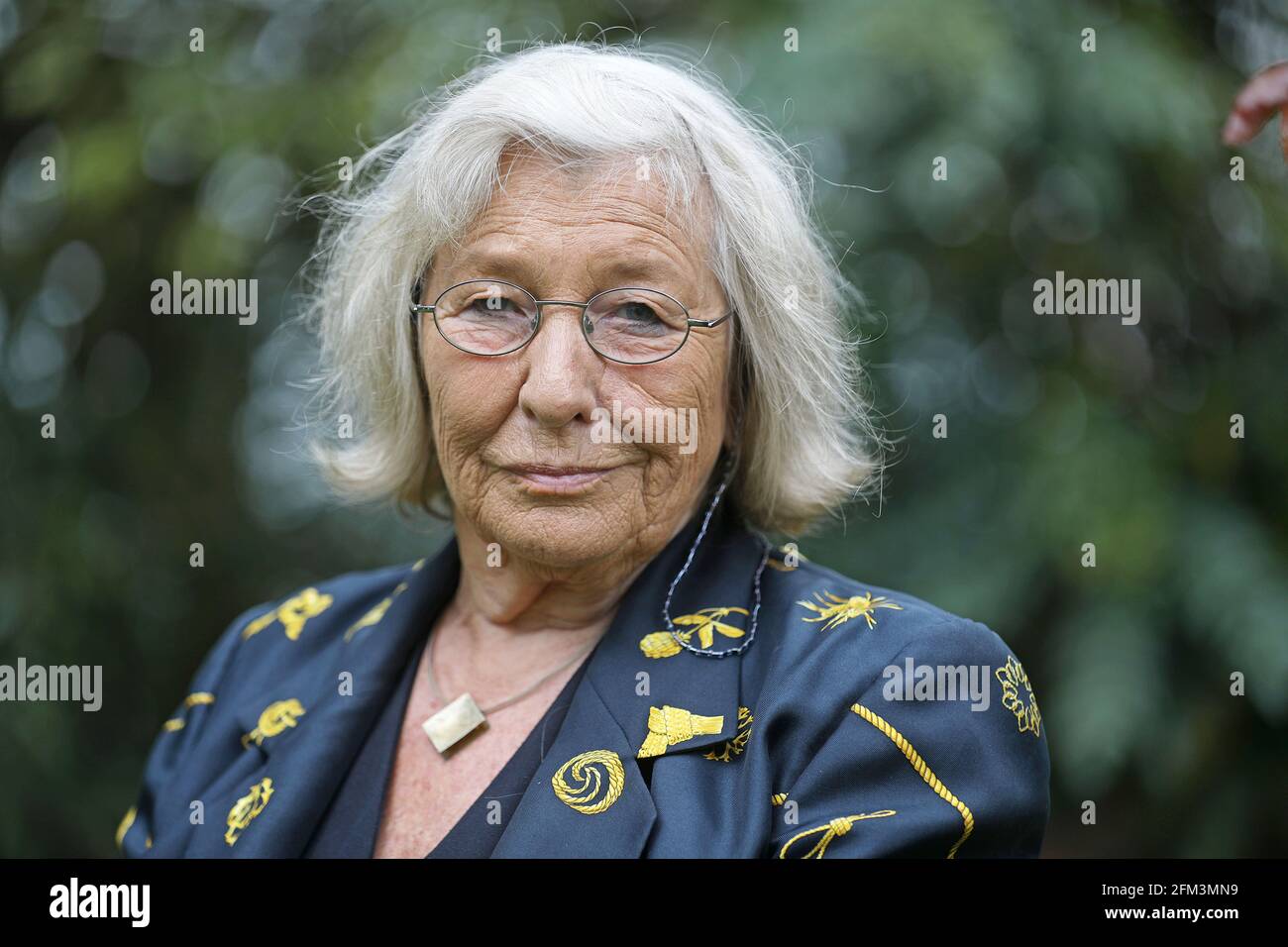 Köln, Deutschland. Mai 2021. Carmen Thomas, Moderatorin, steht in einem ...