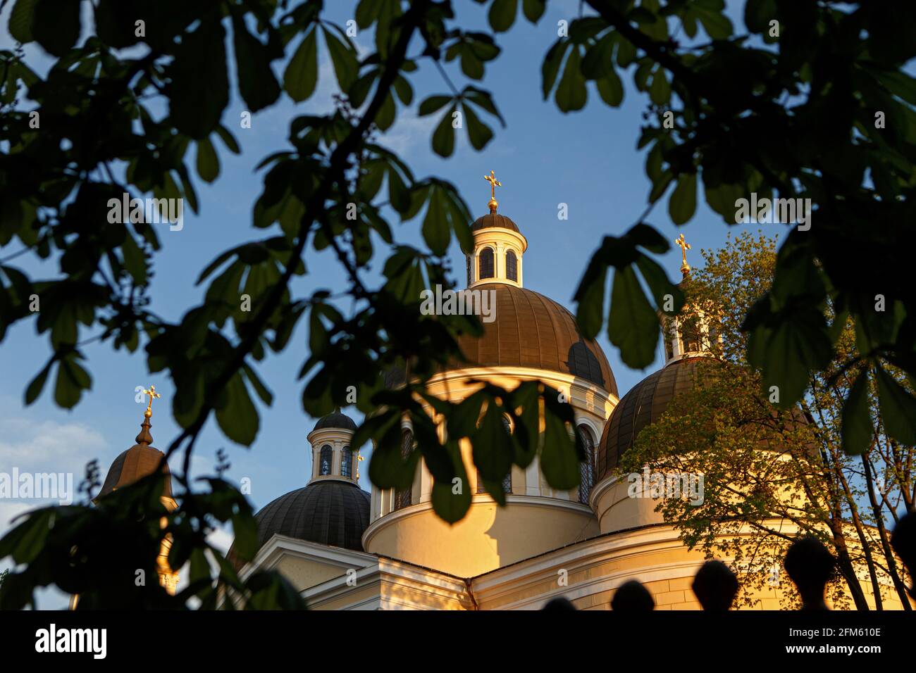 CZERNOWITZ, UKRAINE - 5. MAI 2021 - die orthodoxe Kathedrale des ...