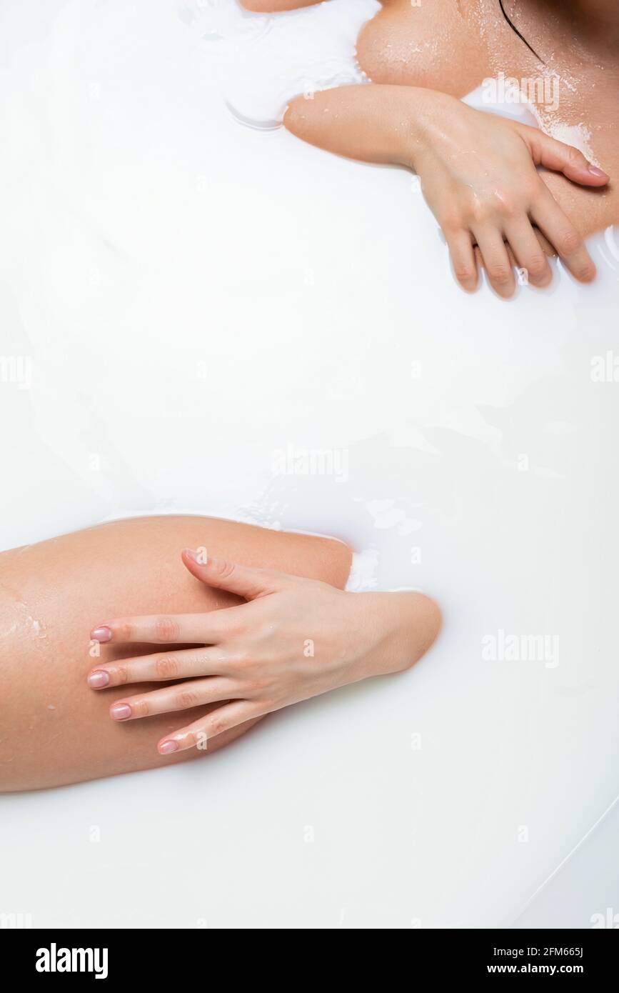 Schöne Frau Baden In Milch Stockfoto Und Mehr Bilder Von Sommersprosse