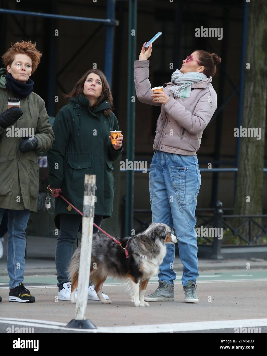 New York - NY - 03/01/20 - Helena Christensen hält an, um mit ihrem ...
