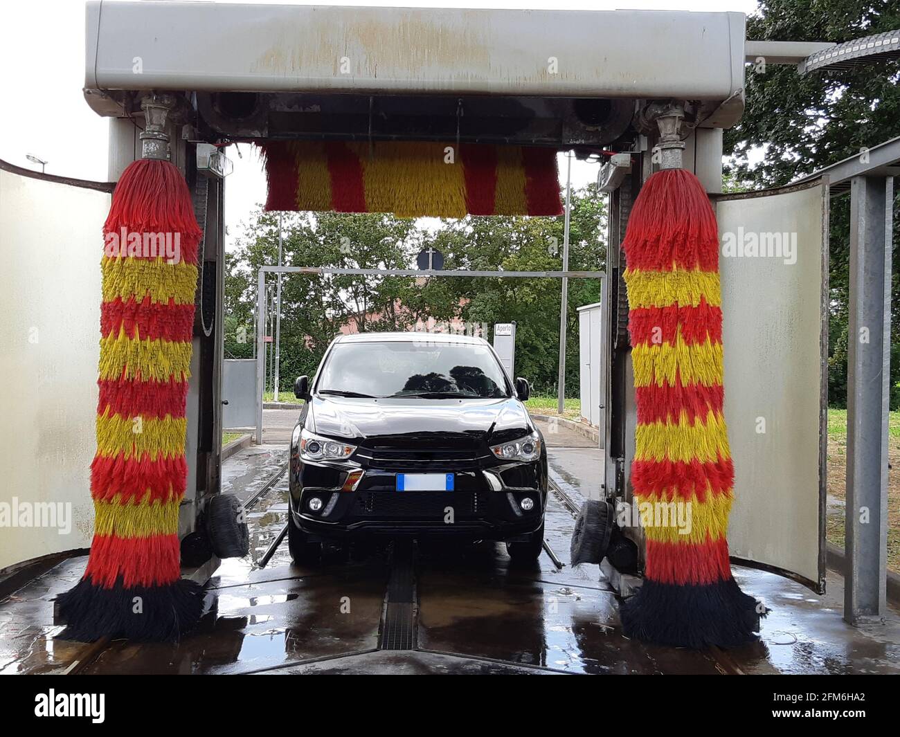 Autowaschanlage in betrieb -Fotos und -Bildmaterial in hoher Auflösung ...