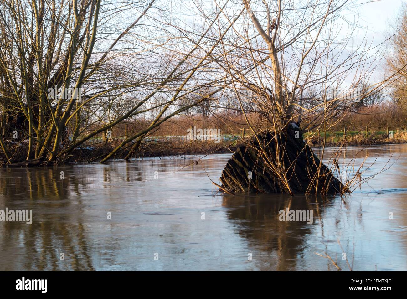 Natur fluss spaziergang -Fotos und -Bildmaterial in hoher Auflösung – Alamy