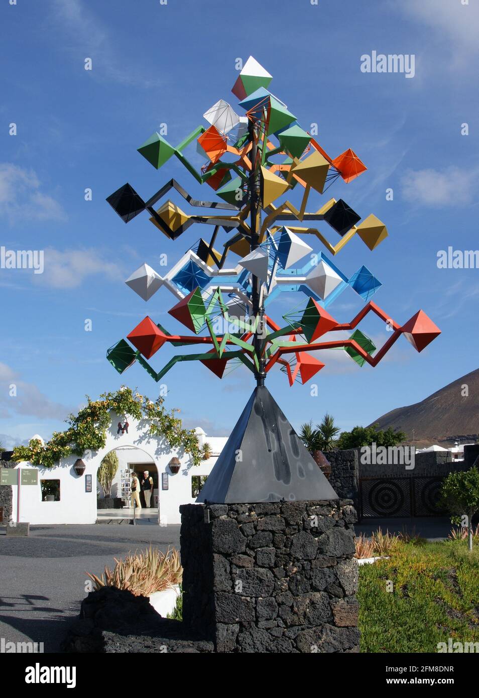 Wind sculpture cesar manrique lanzarote -Fotos und -Bildmaterial in ...