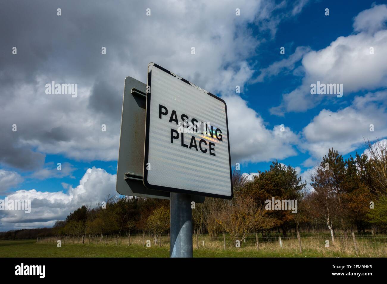 Passing place sign -Fotos und -Bildmaterial in hoher Auflösung – Alamy