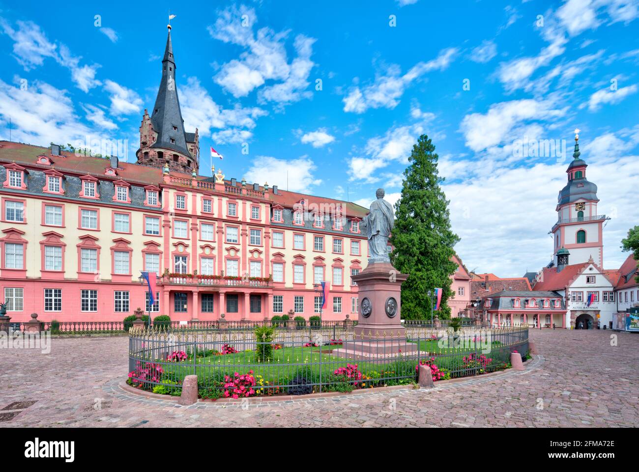 Schloss Erbach, altes Rathaus, Stadtkirche, Schlossplatz, Hausfassade ...