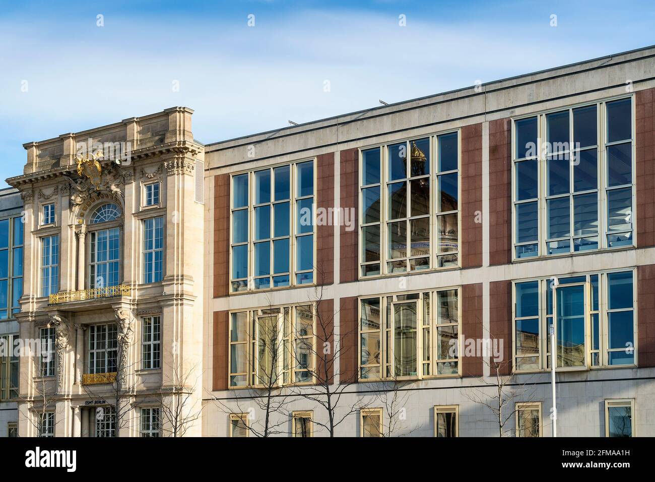 Berlin, Mitte, Schloßplatz und das ehemalige Staatsratsgebäude der DDR ...