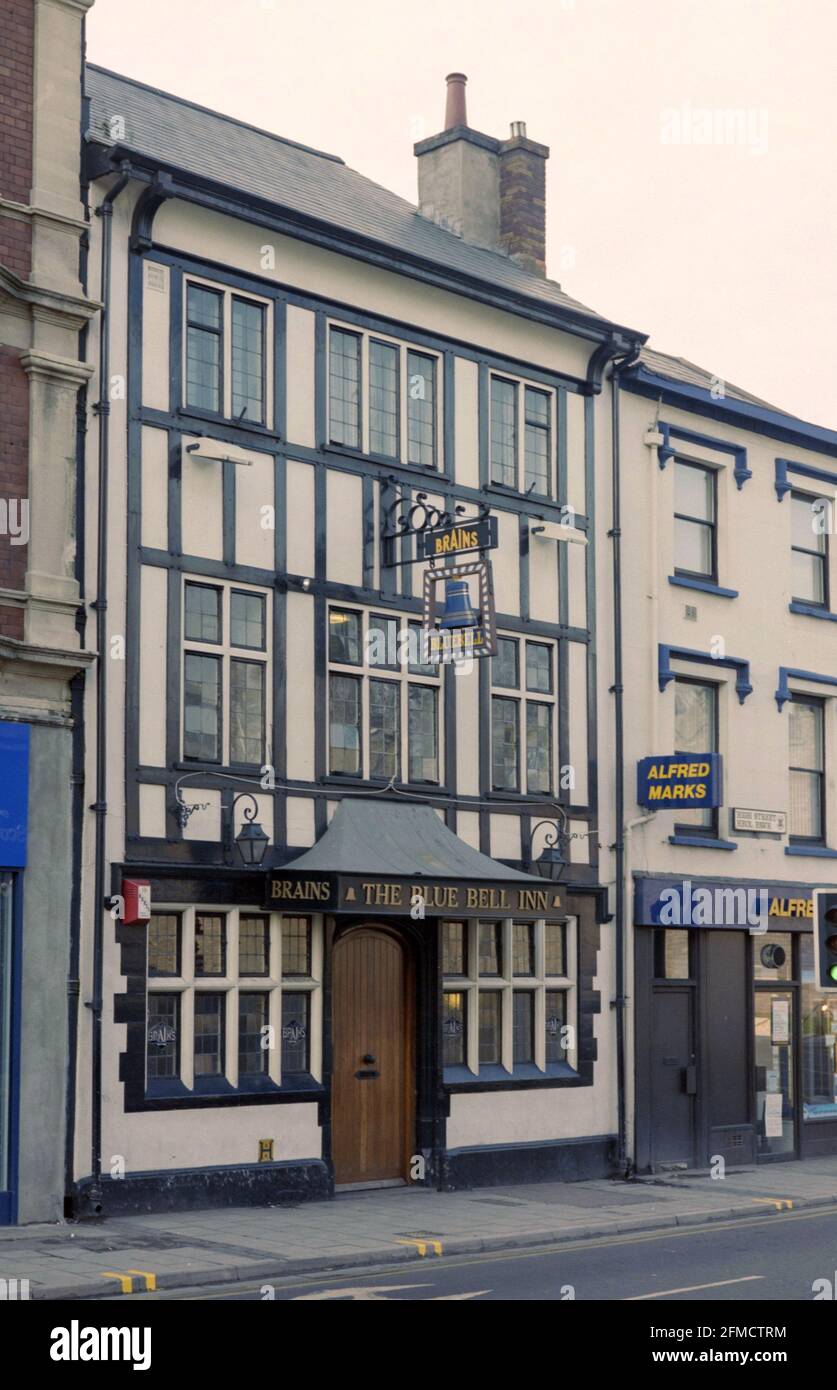 Blaue glocke cardiff -Fotos und -Bildmaterial in hoher Auflösung – Alamy