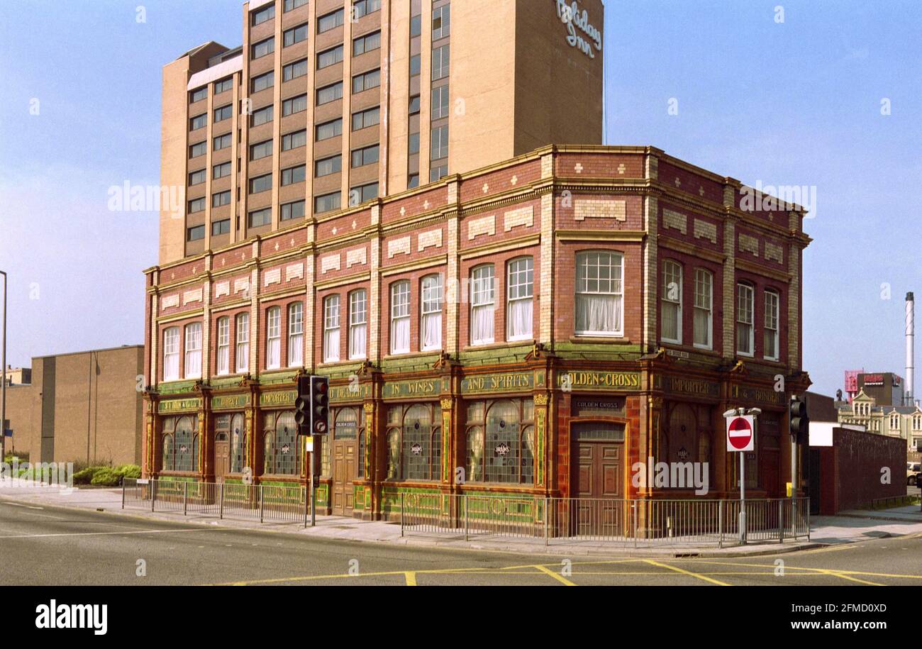 Goldener kreuz cardiff -Fotos und -Bildmaterial in hoher Auflösung – Alamy