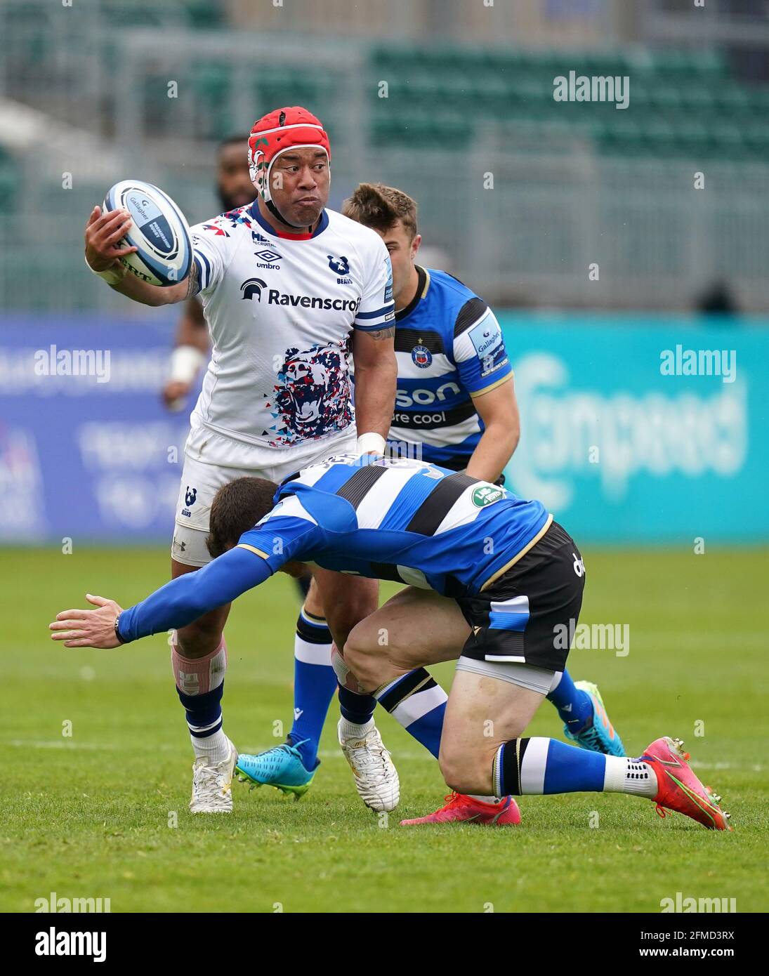 Bristol Bears' Siale Piutau wurde von Ben Spencer von Bath Rugby ...