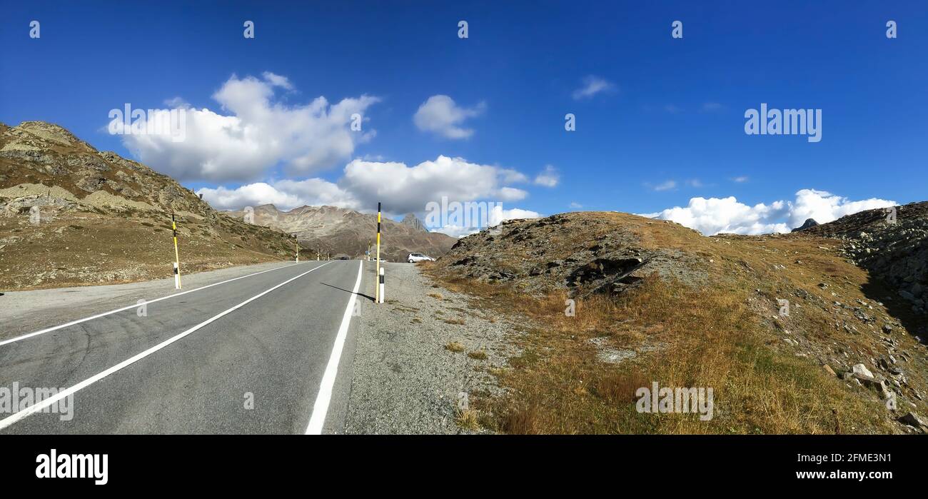 Berninapass, Schweiz - 2. Oktober 2014: Der Berninapass ist ein ...