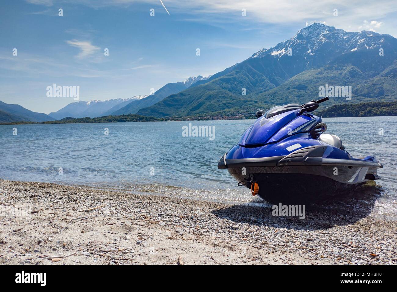 Jet Ski am Strand am Comer See Stockfotografie - Alamy
