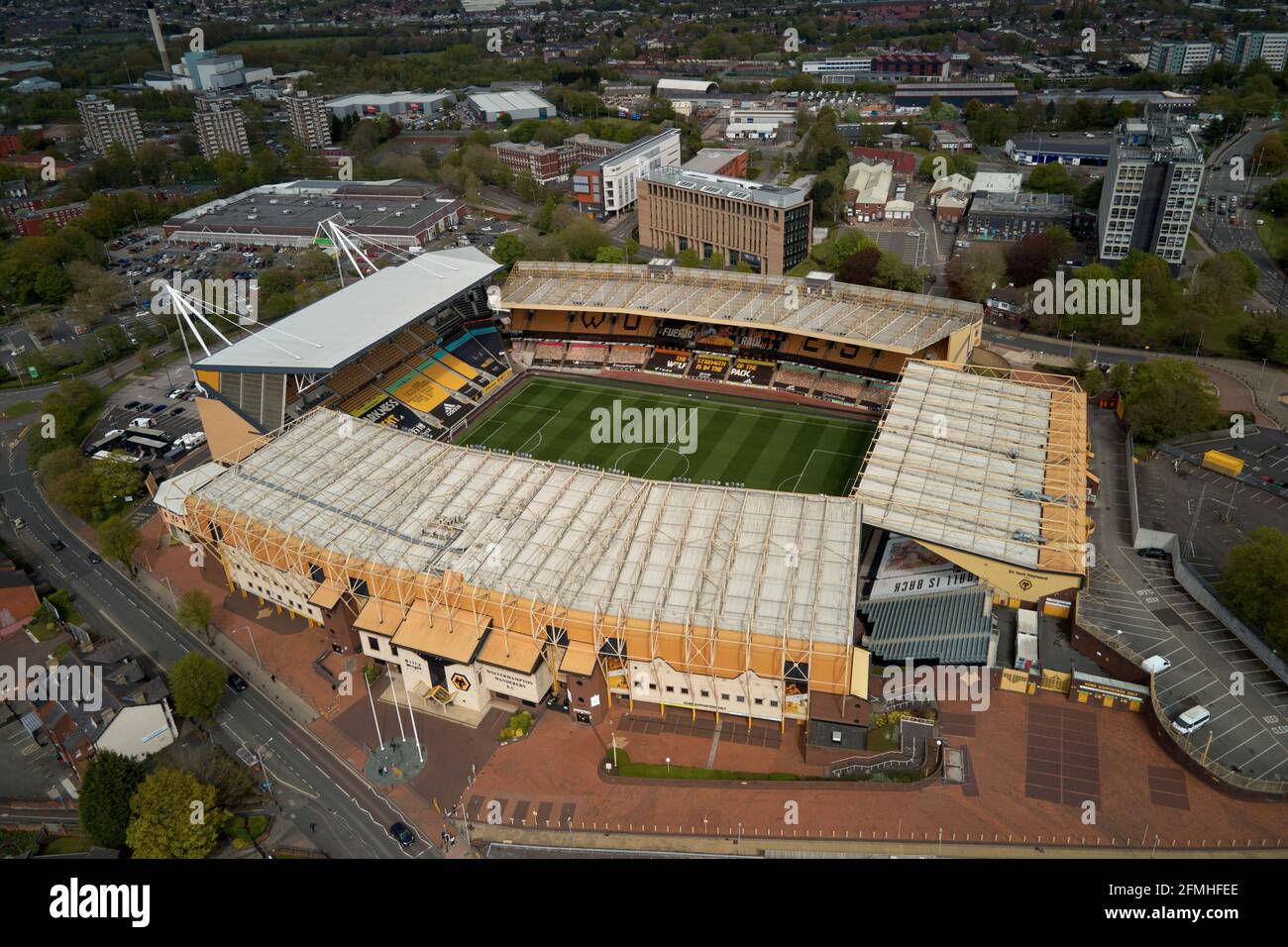 Luftbild des wolverhampton wanderers football club -Fotos und ...