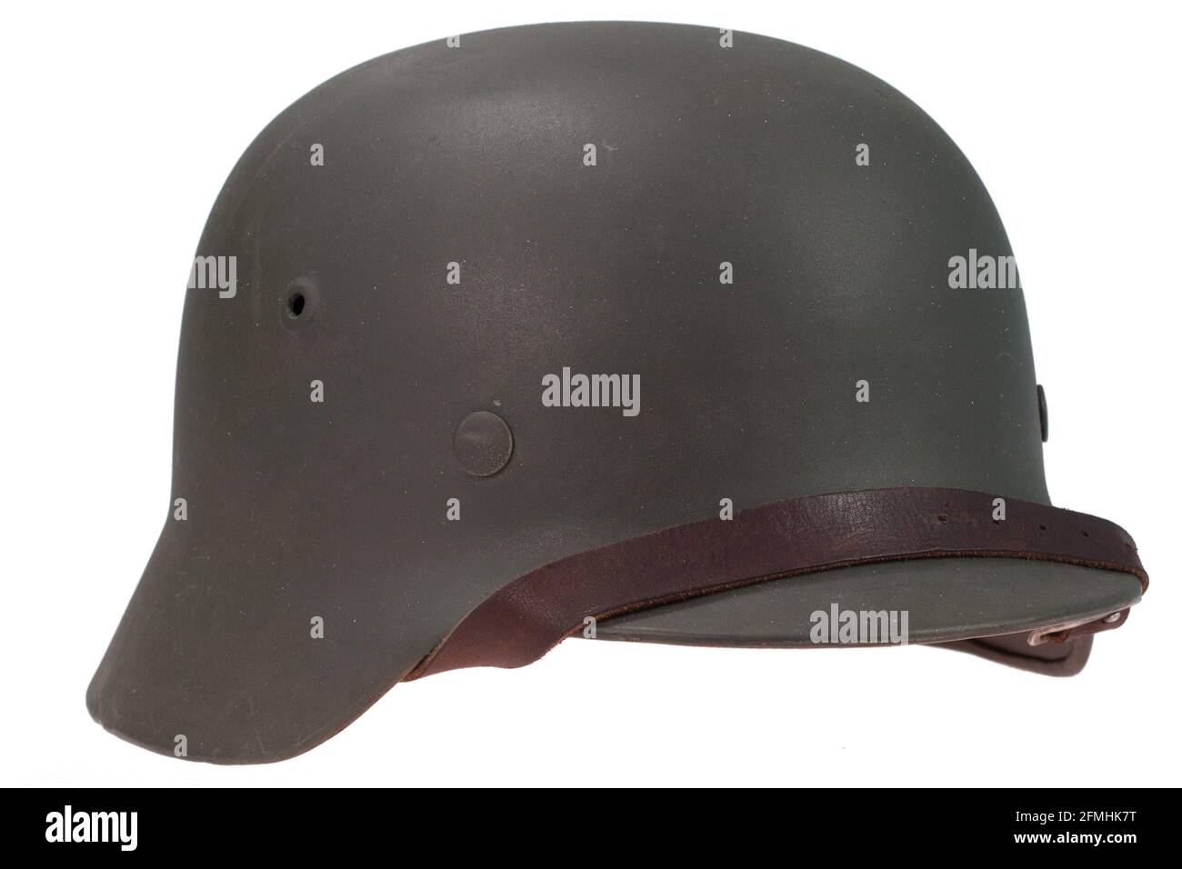 Stahlhelm der deutschen Nazi-Armee aus der Zeit des Zweiten Weltkriegs ...