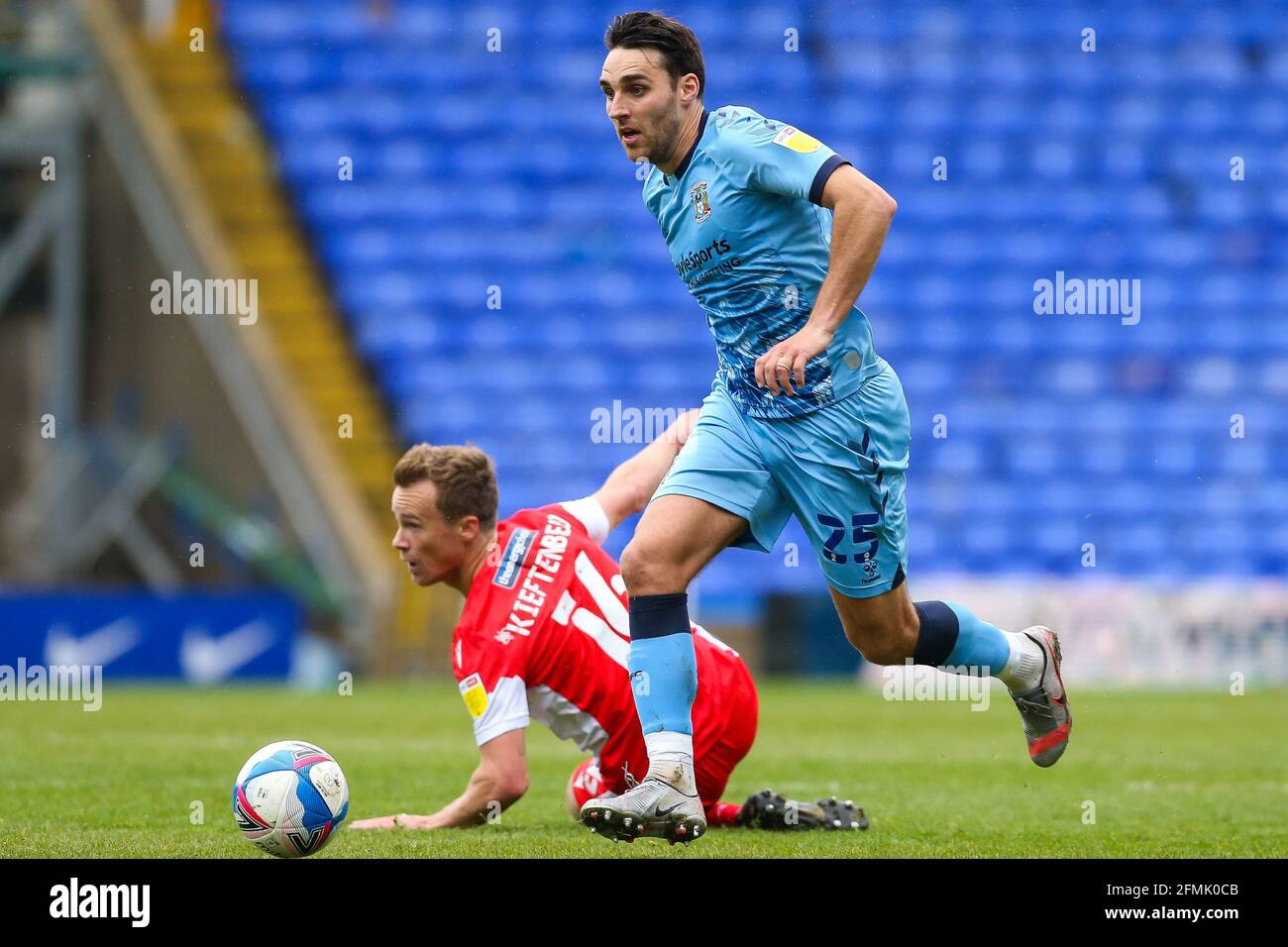 Matty James von Coventry City und Maikel Kieftenbeld von Millwall ...