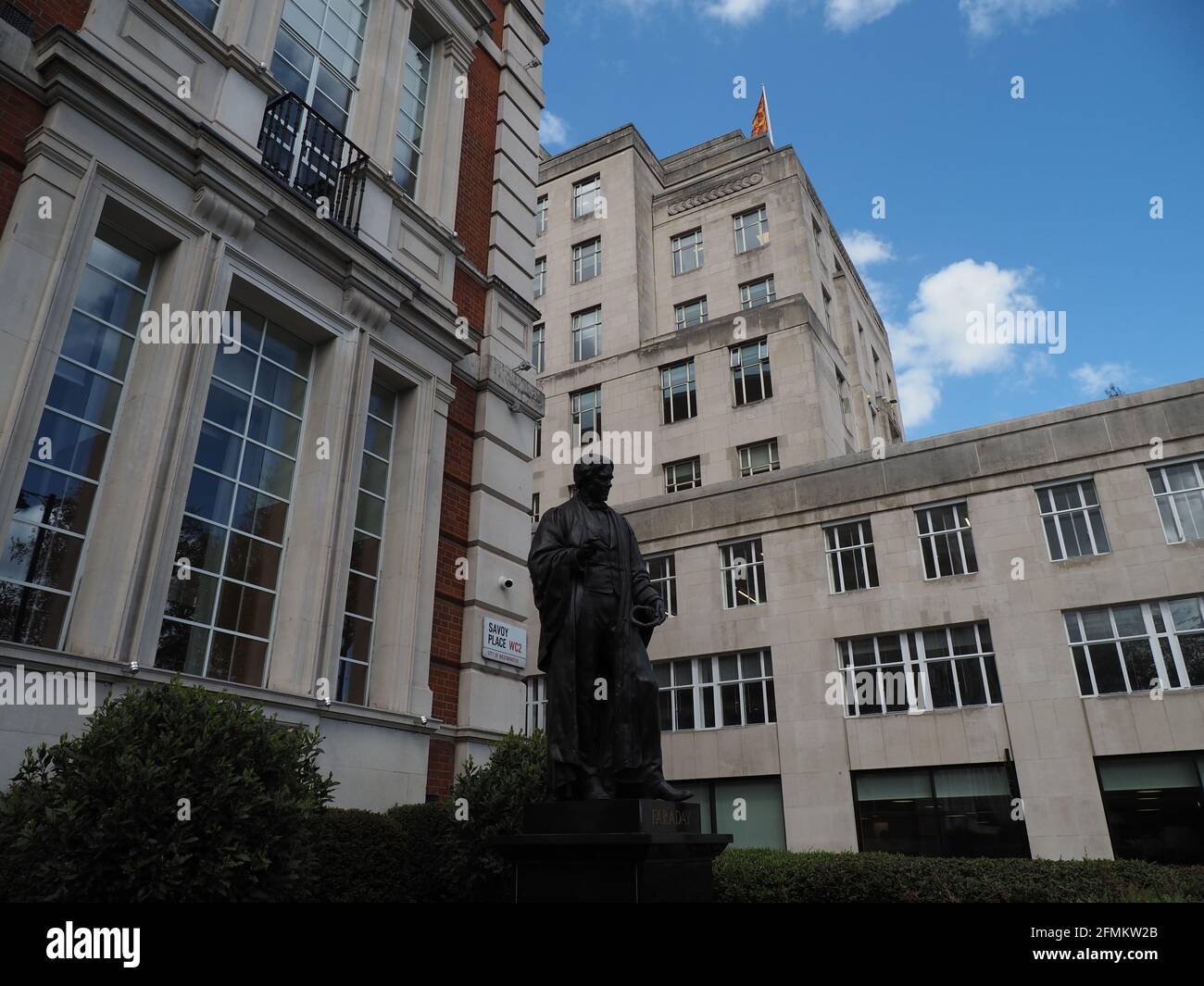 Faraday statue -Fotos und -Bildmaterial in hoher Auflösung – Alamy