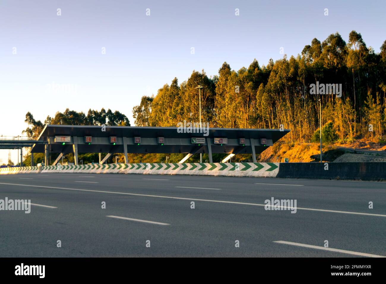 Auto estradas de portugal -Fotos und -Bildmaterial in hoher Auflösung ...