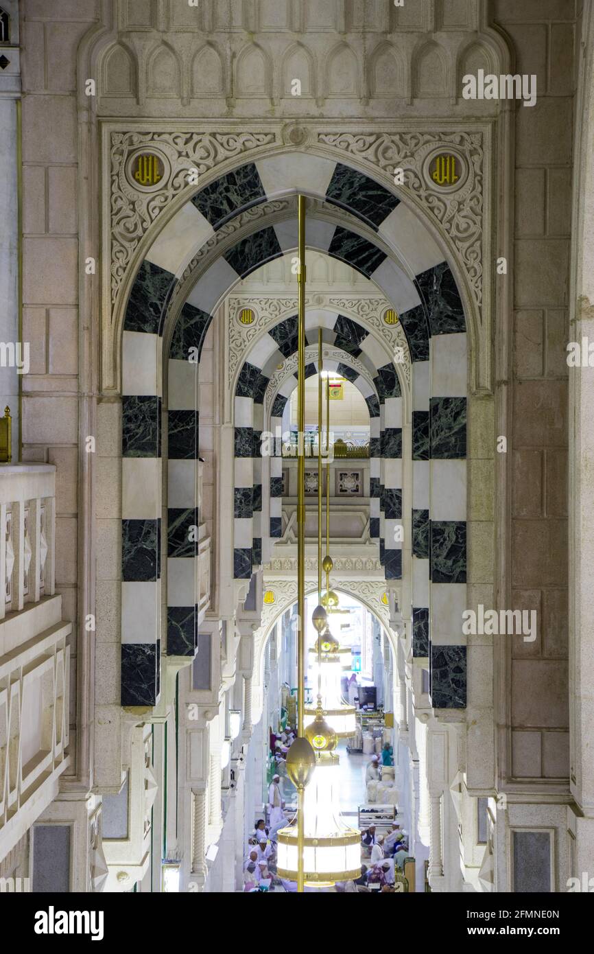 Islamische Kunst in der Architektur. Innenansicht von Masjid al Haram ...