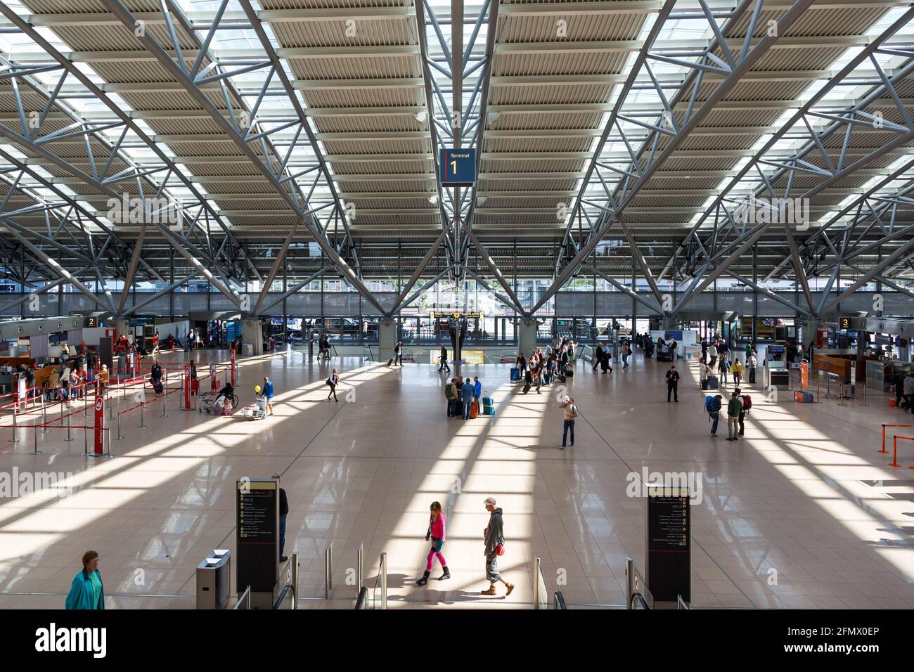 Flughafen hamburg airport -Fotos und -Bildmaterial in hoher Auflösung ...