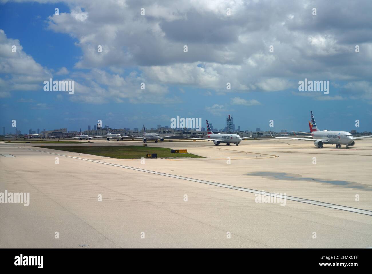 MIAMI, FL -27 APR 2021- Ansicht eines Flugzeugs von American Airlines ...
