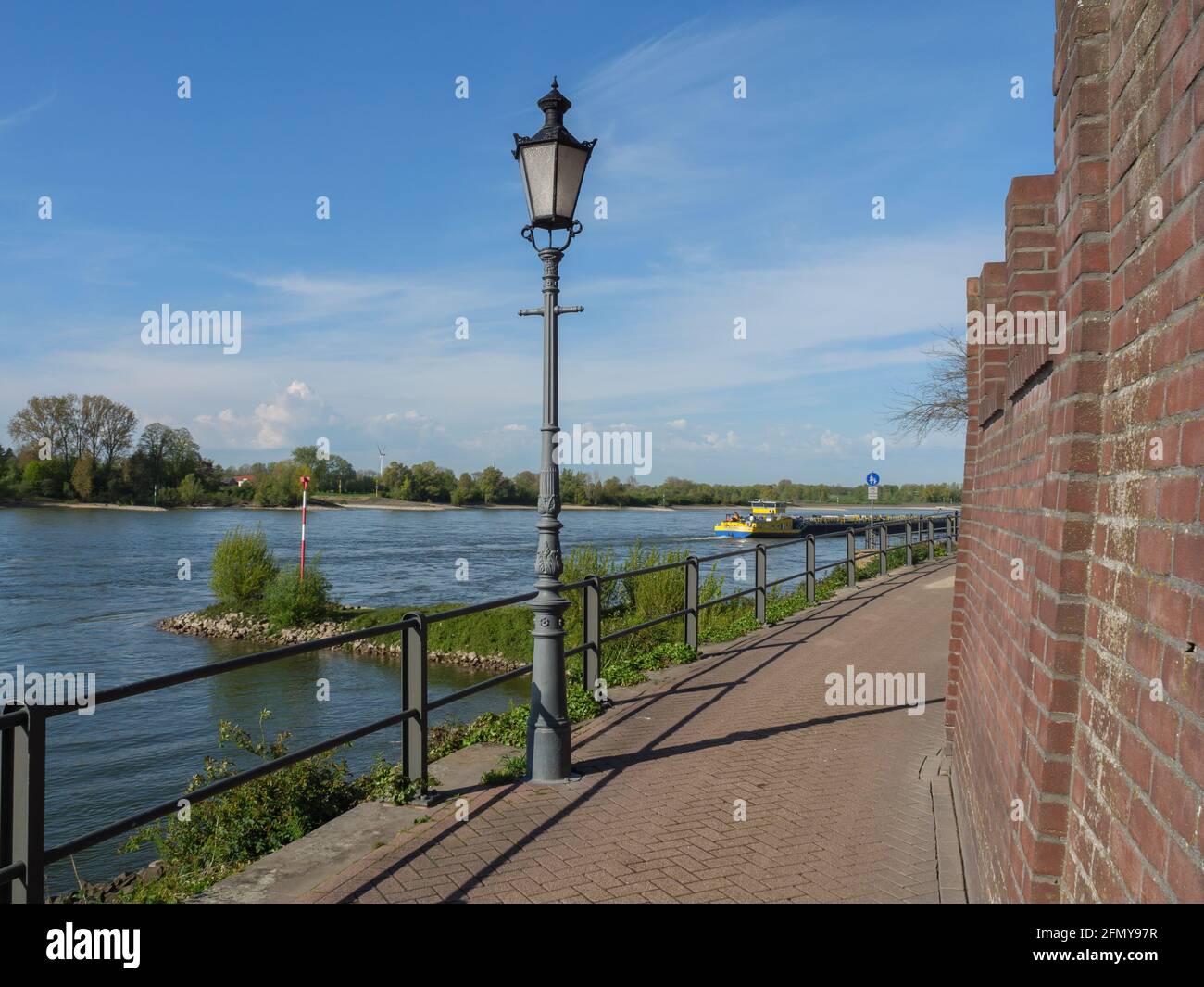 Rheinbrücke rees -Fotos und -Bildmaterial in hoher Auflösung – Alamy