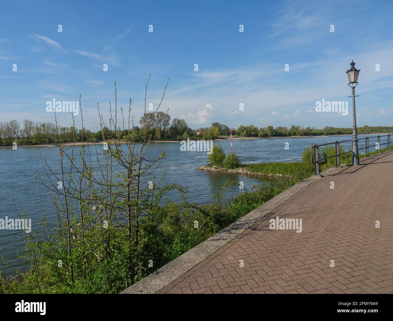 Rheinbrücke rees Stockfotos und -bilder Kaufen - Alamy
