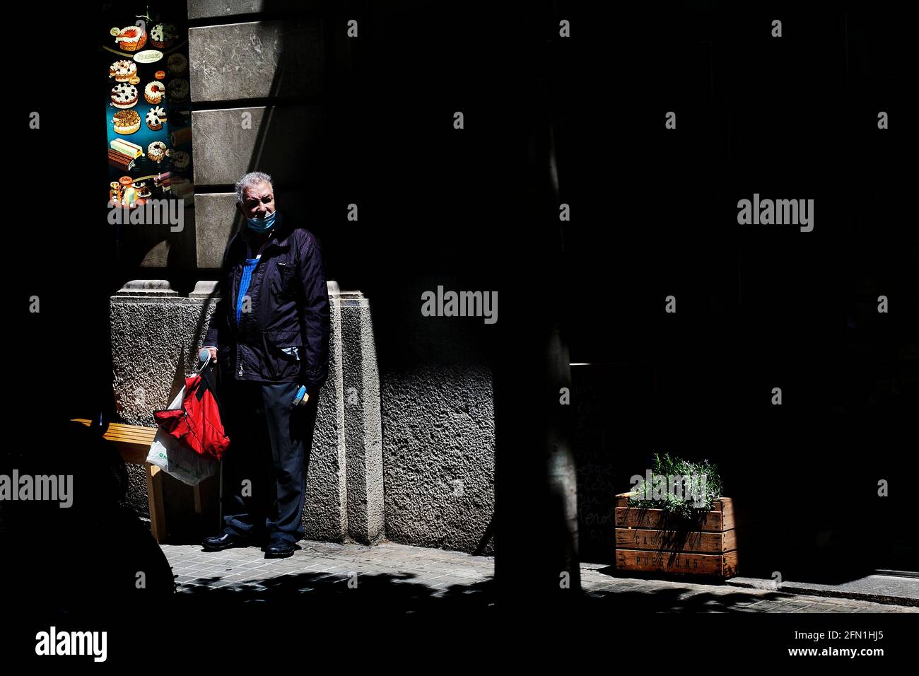 Barcelona street beggar -Fotos und -Bildmaterial in hoher Auflösung – Alamy