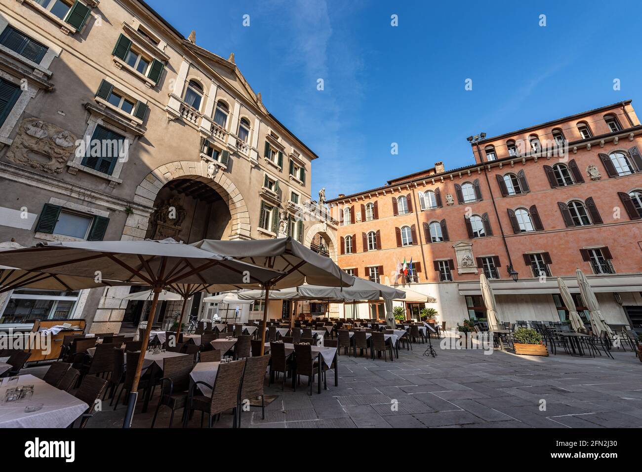 Verona, Piazza dei Signori oder Piazza Dante, ein Platz im historischen ...